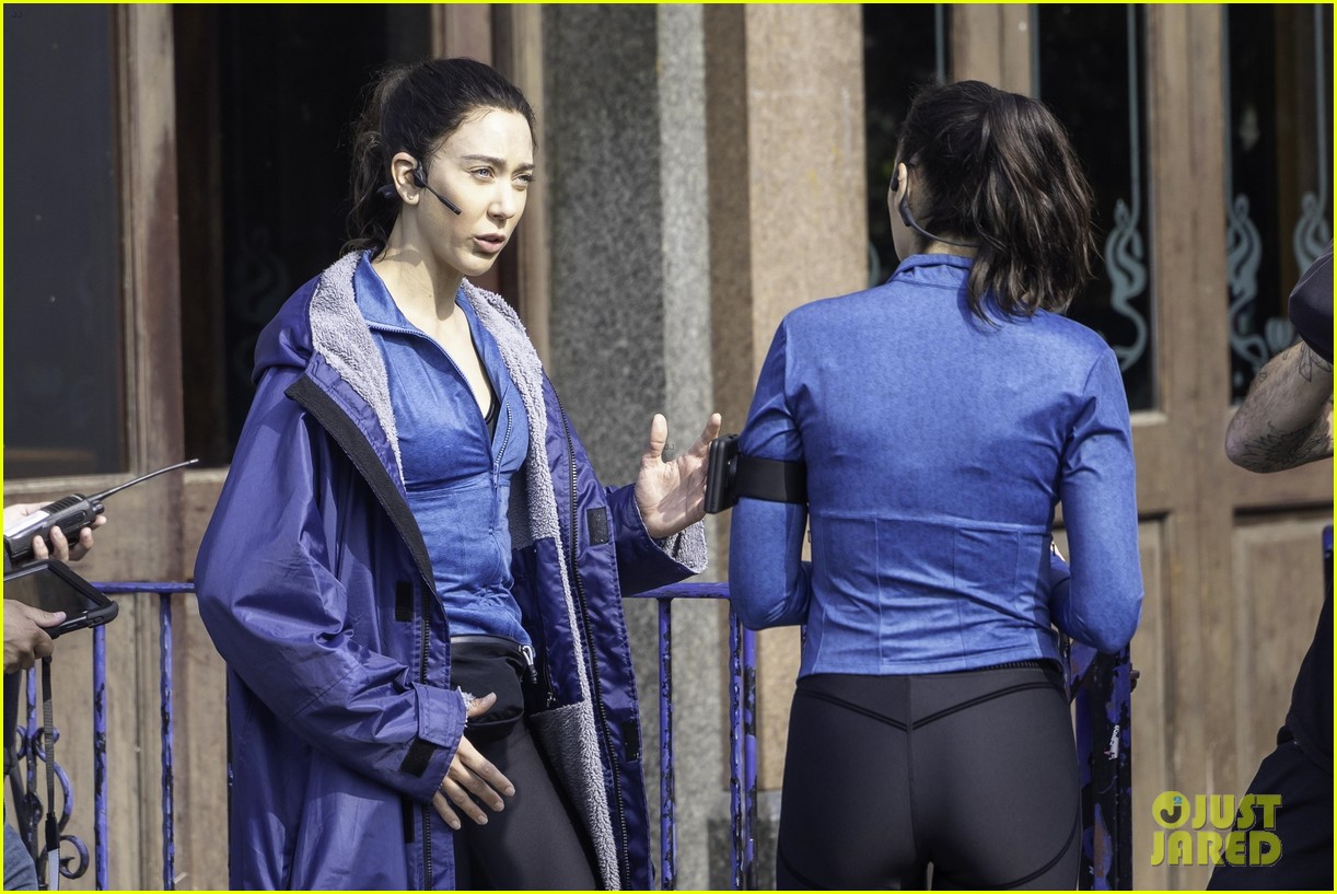 Gal Gadot Runs the Streets of London in Tracksuit While Filming 'The ...