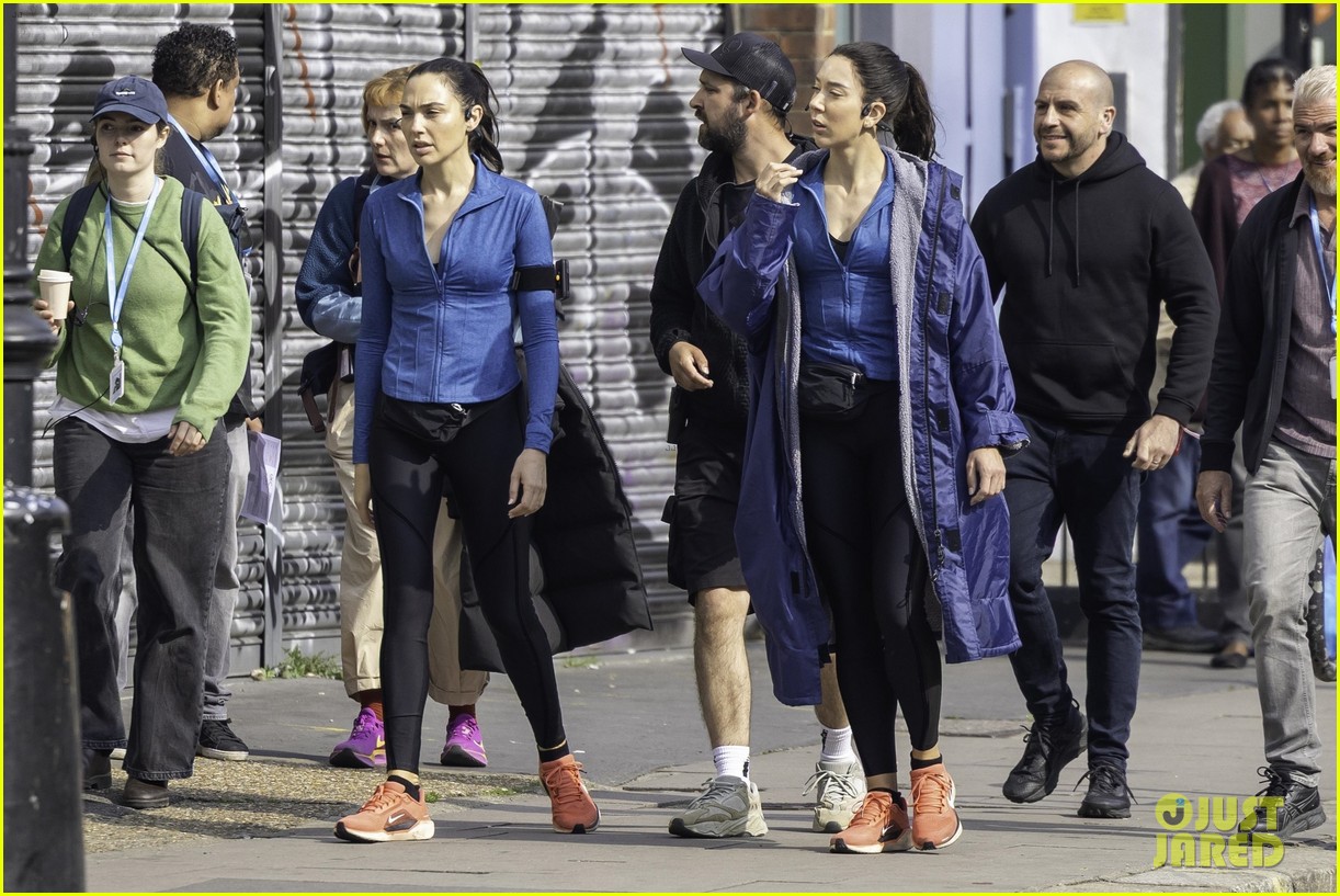 Gal Gadot Runs the Streets of London in Tracksuit While Filming 'The ...