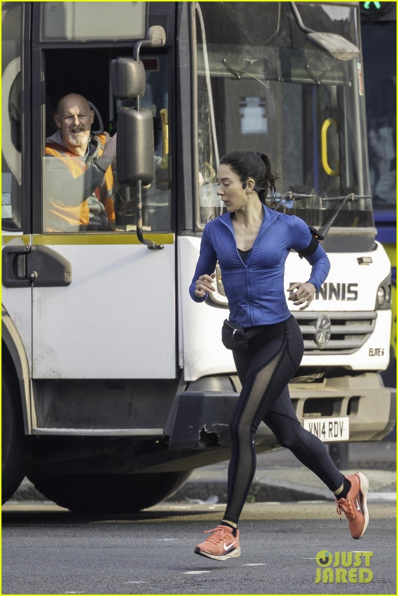 Gal Gadot Runs the Streets of London in Tracksuit While Filming 'The ...