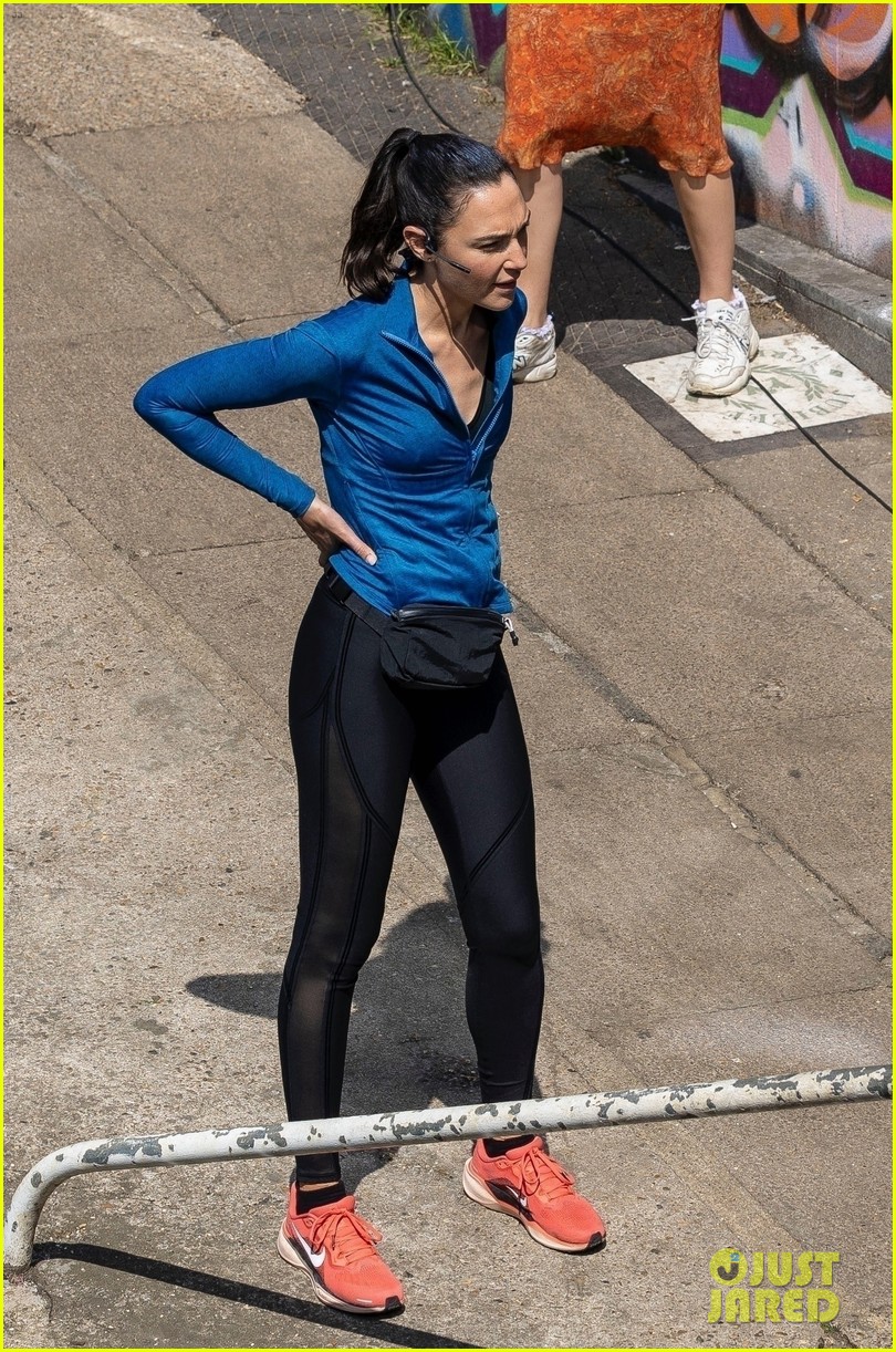 Photo: gal gadot running scenes the runner 22 | Photo 5151058 | Just ...
