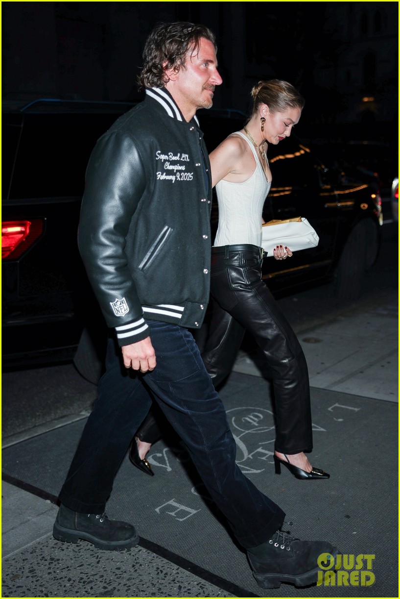 Gigi Hadid's 30th Birthday With Boyfriend Bradley Cooper, Family ...