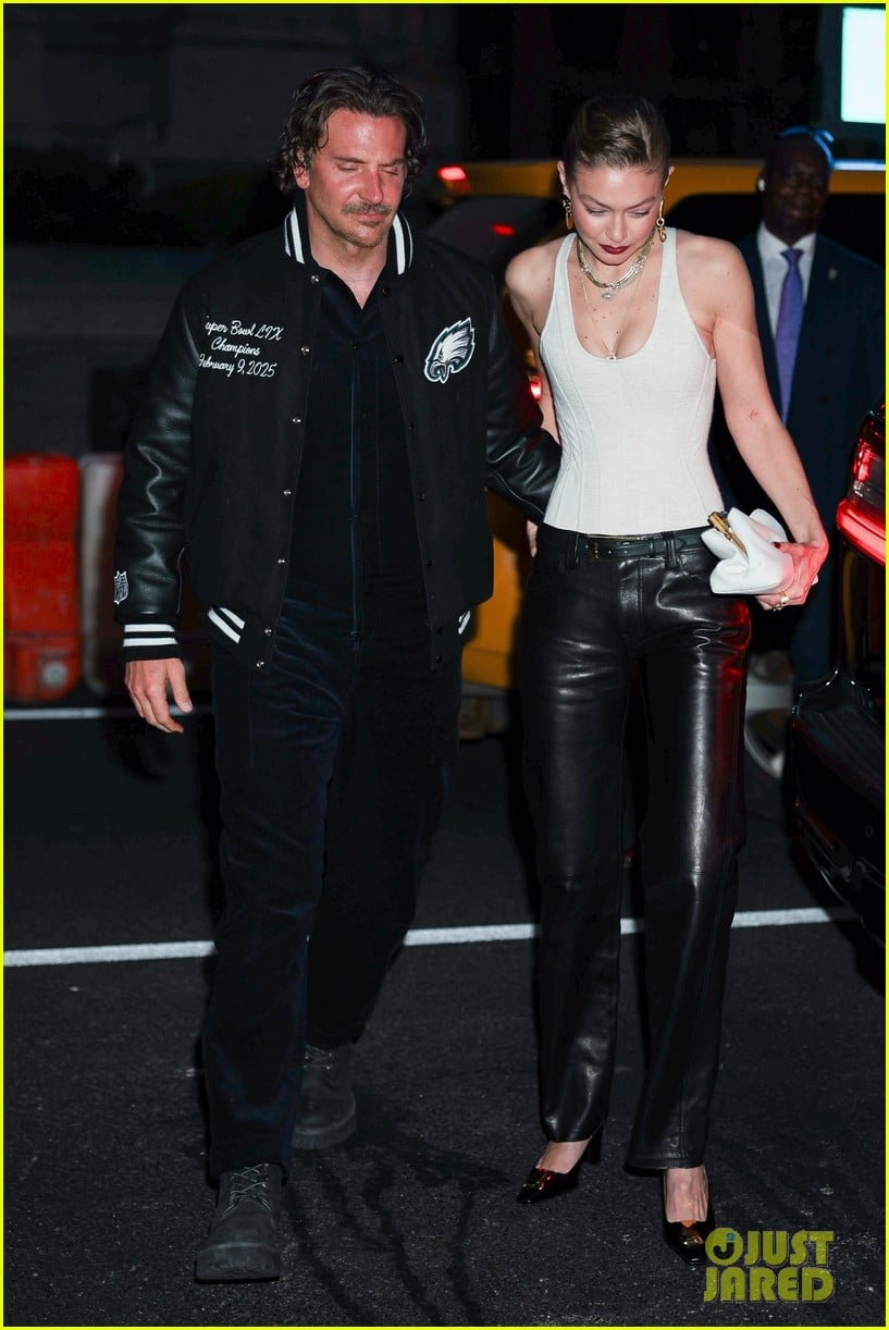 Gigi Hadid's 30th Birthday With Boyfriend Bradley Cooper, Family ...