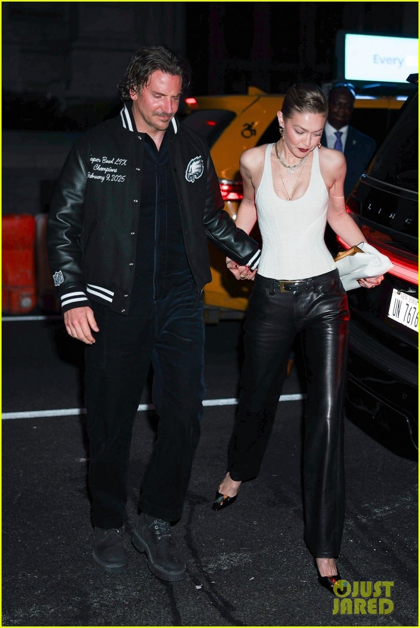 Gigi Hadid's 30th Birthday With Boyfriend Bradley Cooper, Family ...