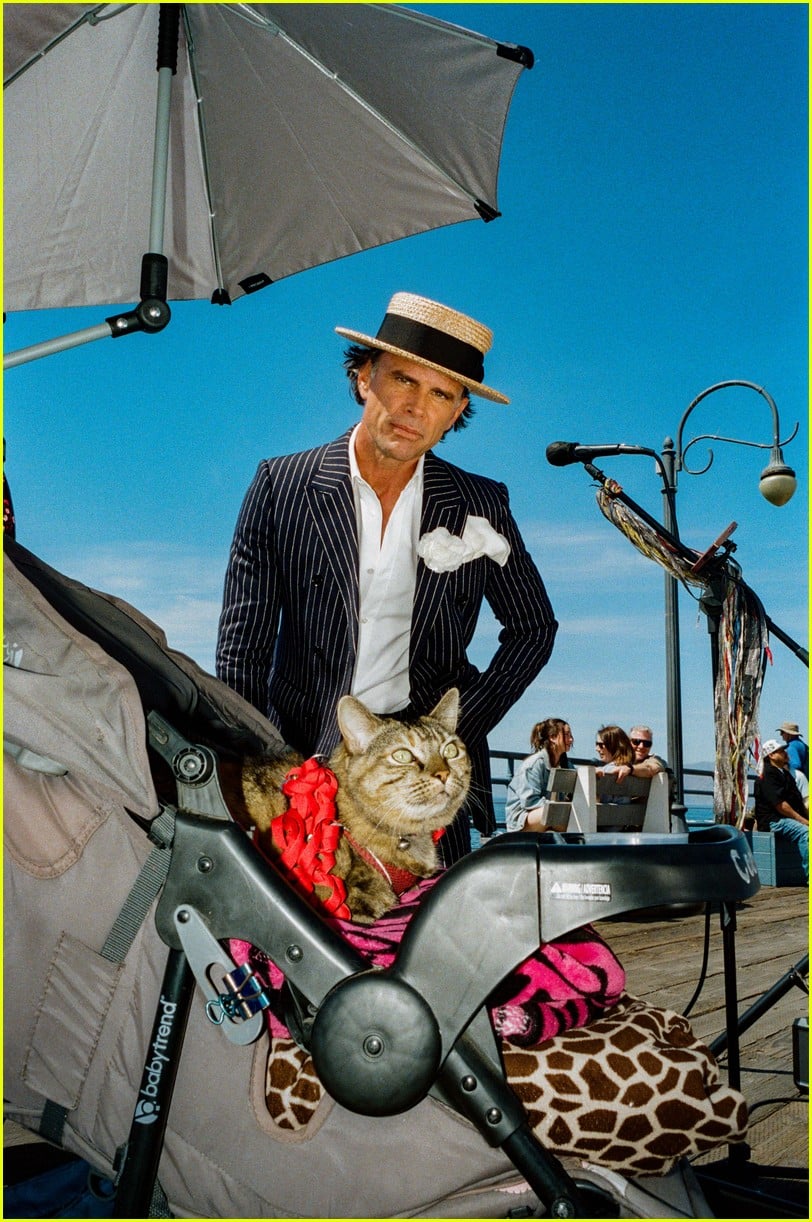 'White Lotus' Star Walton Goggins Bares His Speedo Body for 'Cultured ...