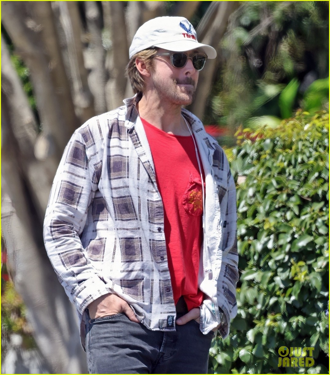 Ryan Gosling Spends the Afternoon Running Errands in Santa Monica ...