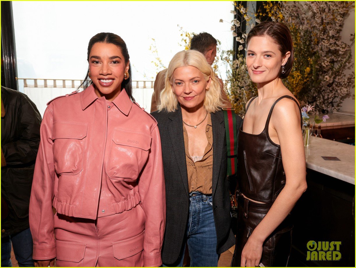 Jessica Chastain & Yara Shahidi Bring Their Moms To Gucci Together ...