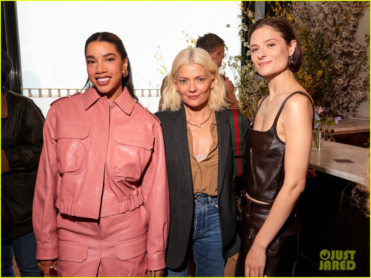 Jessica Chastain & Yara Shahidi Bring Their Moms To Gucci Together ...