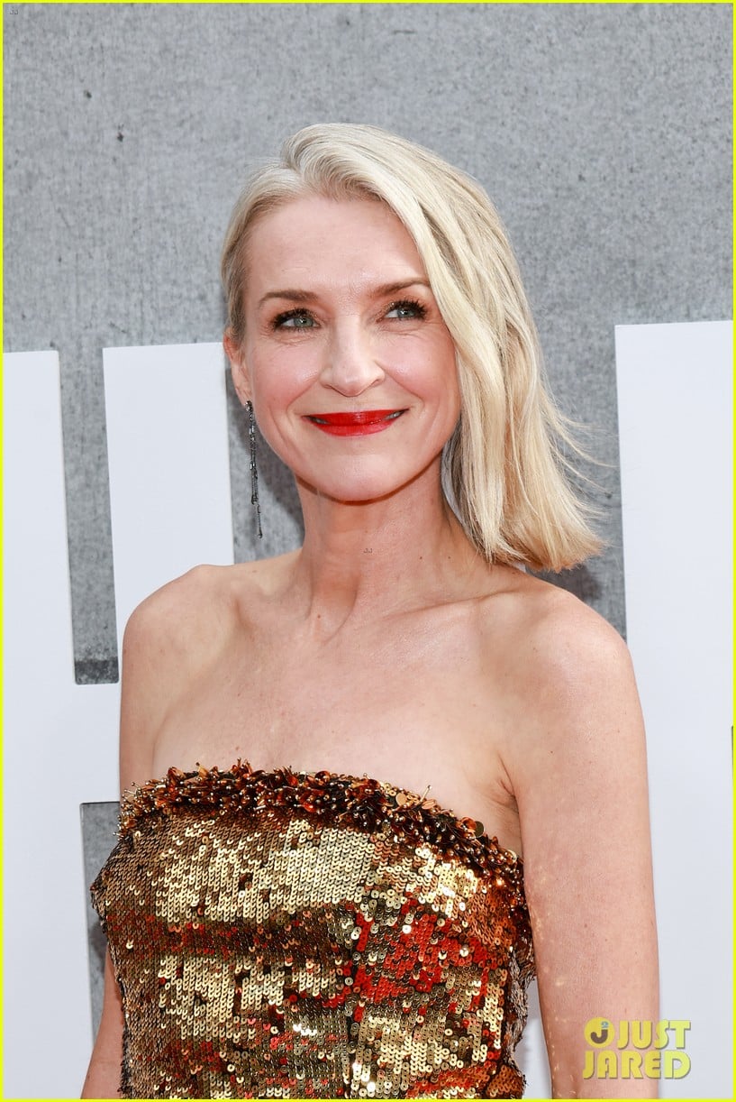 Elisabeth Moss, Max Minghella, & Yvonne Strahovski Attend 'The Handmaid ...