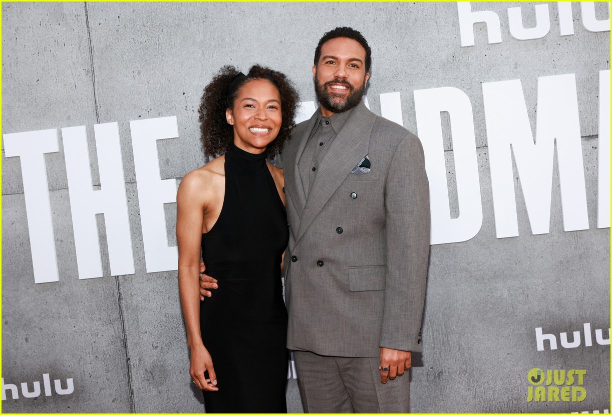 Elisabeth Moss, Max Minghella, & Yvonne Strahovski Attend 'The Handmaid ...