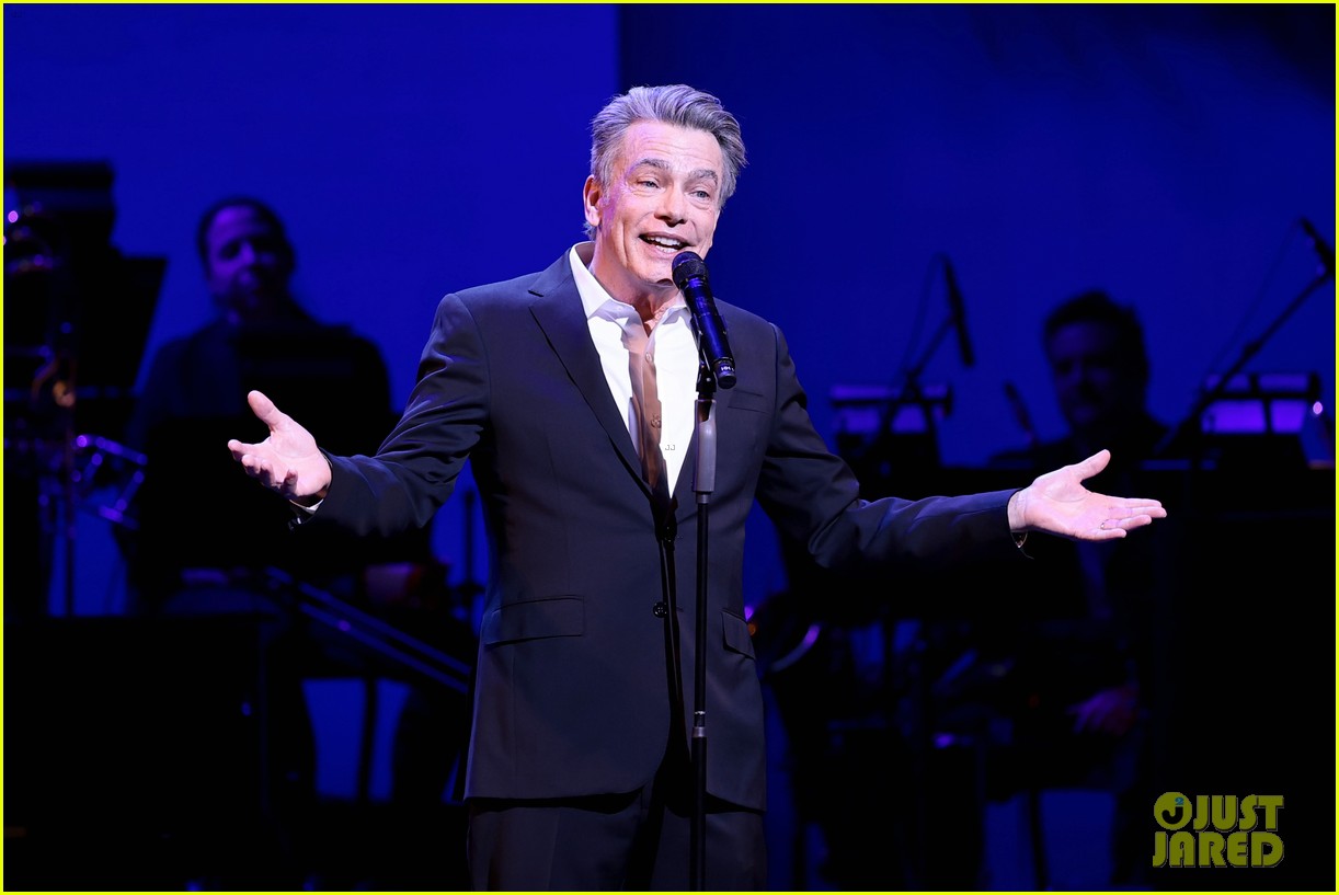 Tom Hanks, Paul Rudd, Ayo Edebiri, & More Stars Support a 'Night of ...