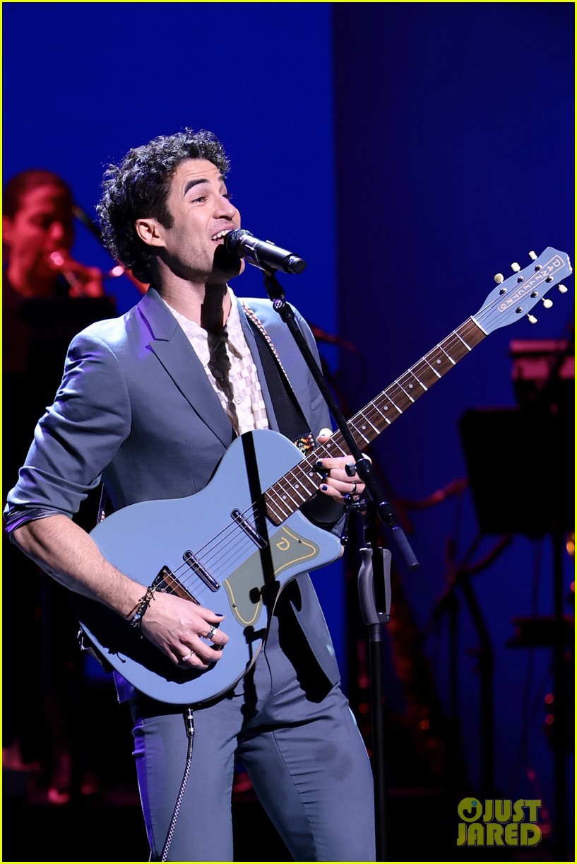 Tom Hanks, Paul Rudd, Ayo Edebiri, & More Stars Support a 'Night of ...