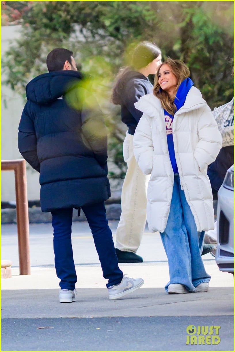 Jennifer Lopez Reps New York Giants, Bundles Up On Set of Rom-Com ...