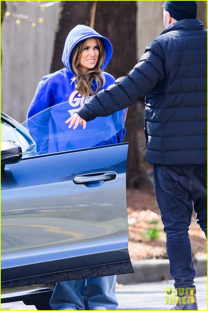 Jennifer Lopez Reps New York Giants, Bundles Up On Set of Rom-Com ...