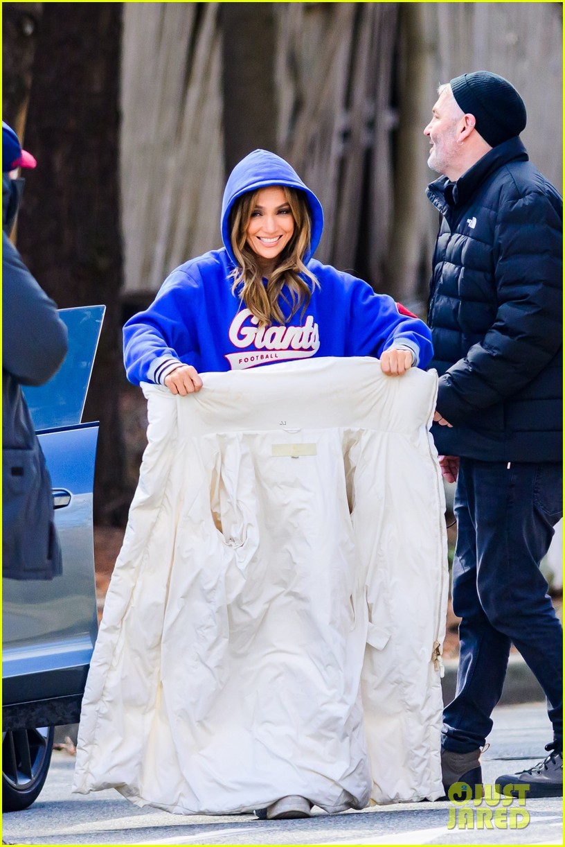 Jennifer Lopez Reps New York Giants, Bundles Up On Set of Rom-Com ...