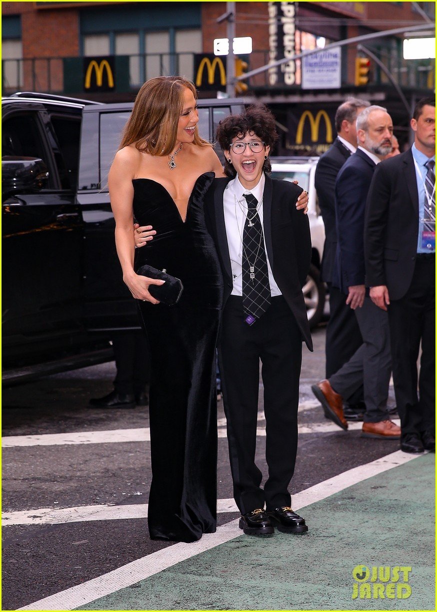 Jennifer Lopez Brings Child Emme, 17, to Watch 'Out of Sight' Co-Star George Clooney on Broadway ...