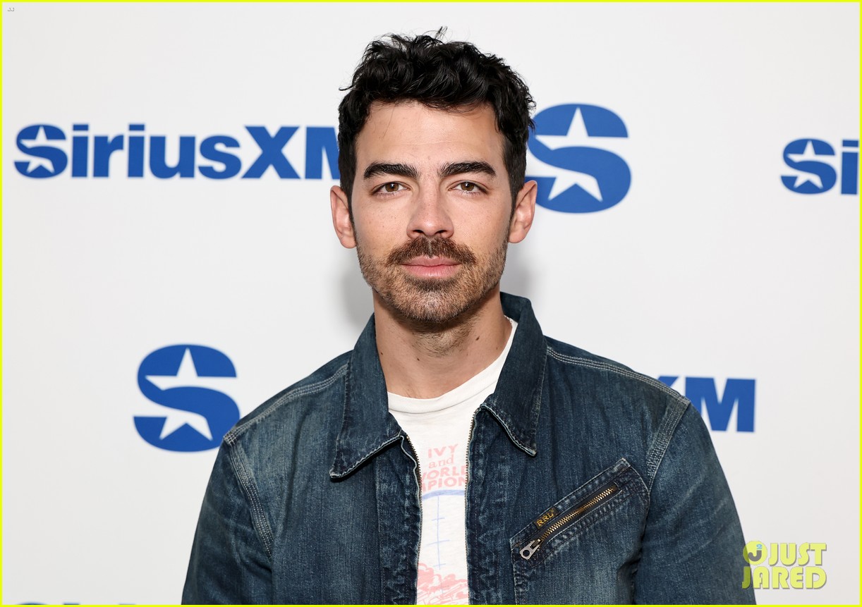 Joe Jonas Settles Fan Debate Over His Eye Color With New Instagram Post: Photo 5150566 | Joe ...