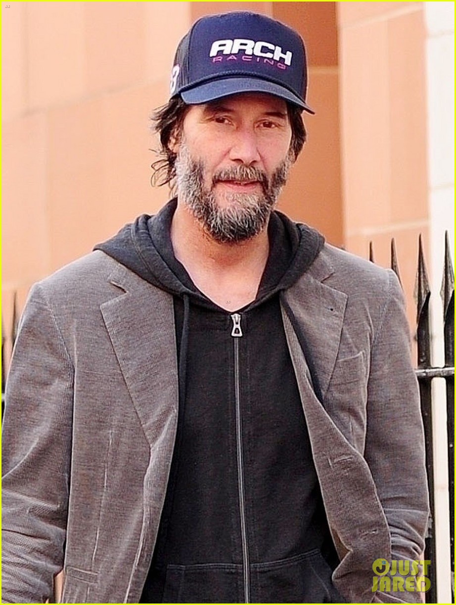 Keanu Reeves & Longtime Girlfriend Alexandra Grant Hold Hands on Lunch ...