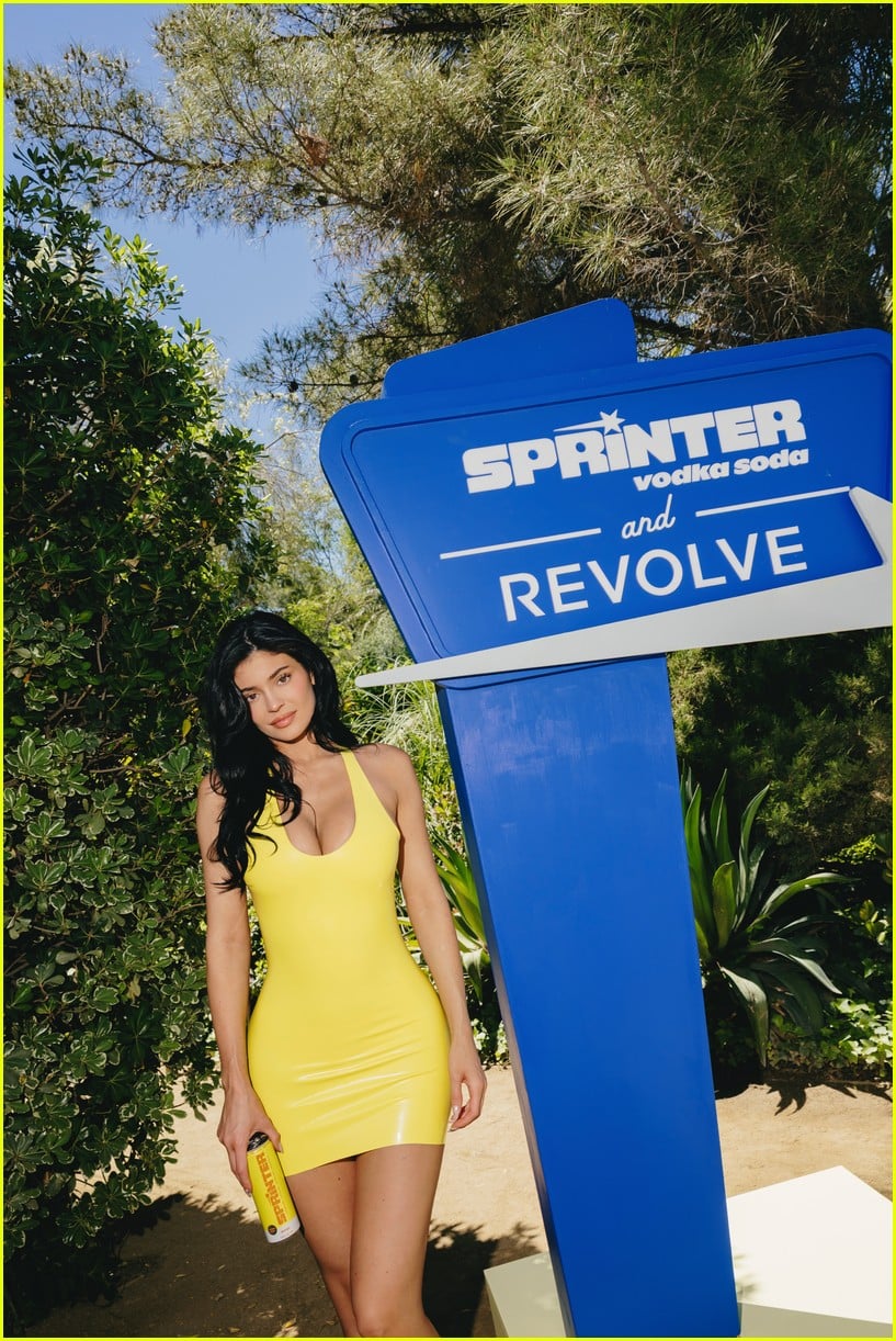 Kylie Jenner Kicks Off Her Coachella Weekend by Hosting Pool Party in ...