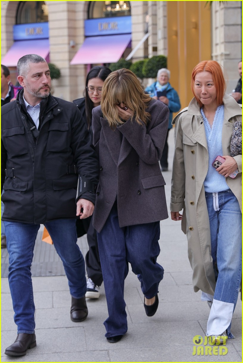 LISA Goes Shopping In Paris As Maroon 5 Announces New Collab 'Priceless ...