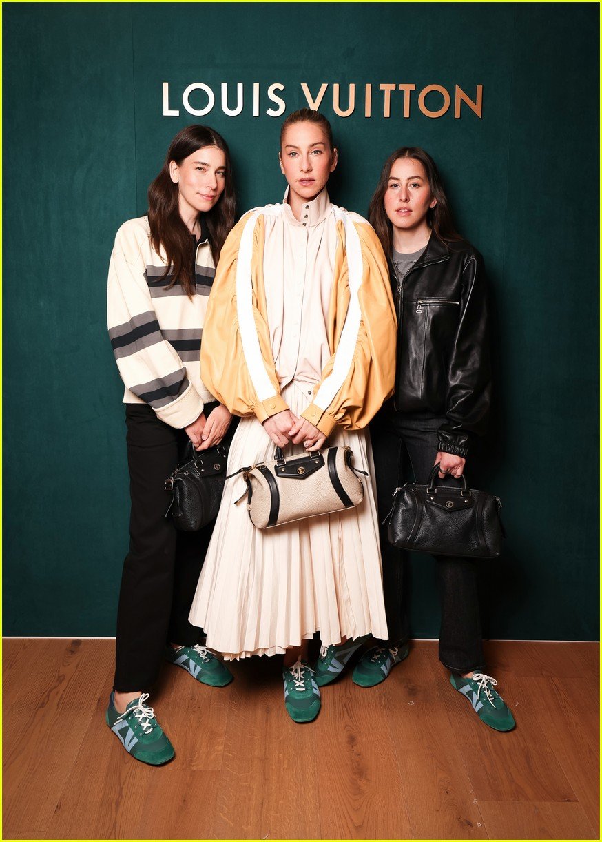 Phoebe Dynevor, Haim Sisters, & More Wear Louis Vuitton's New Sneakers ...