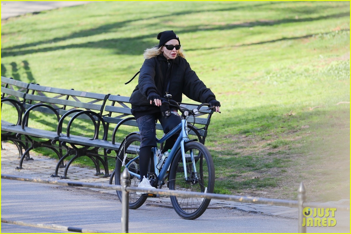 Madonna Bundles Up While Riding a Bike in Central Park!: Photo 5144898 ...