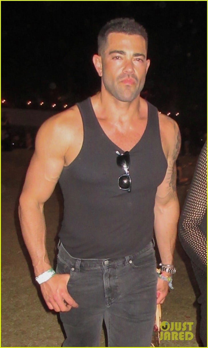 Jesse Metcalfe Shows Off His Buff Muscles at Coachella 2025 with ...