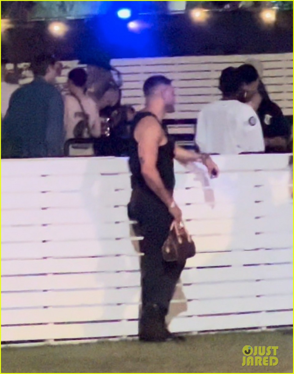 Jesse Metcalfe Shows Off His Buff Muscles at Coachella 2025 with ...