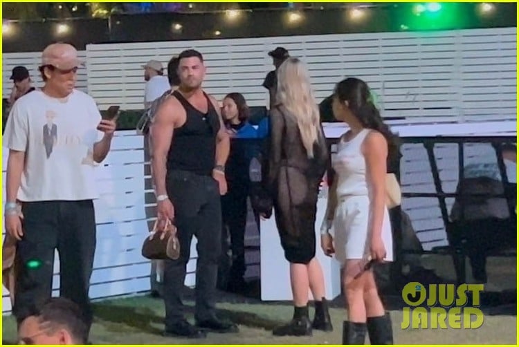 Jesse Metcalfe Shows Off His Buff Muscles at Coachella 2025 with ...