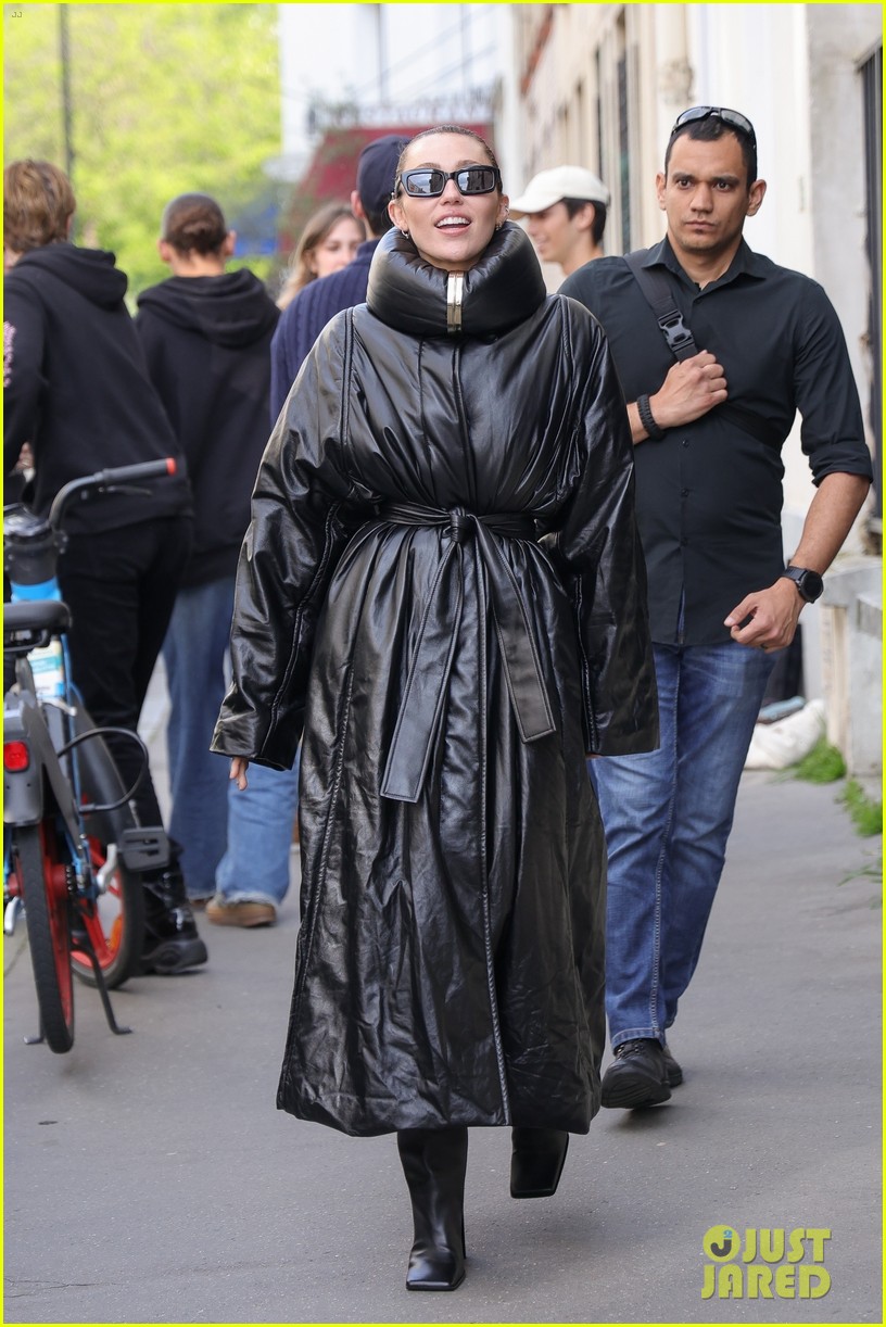 Miley Cyrus Rocks 5 Chic Outfits While Out & About in Paris!: Photo ...