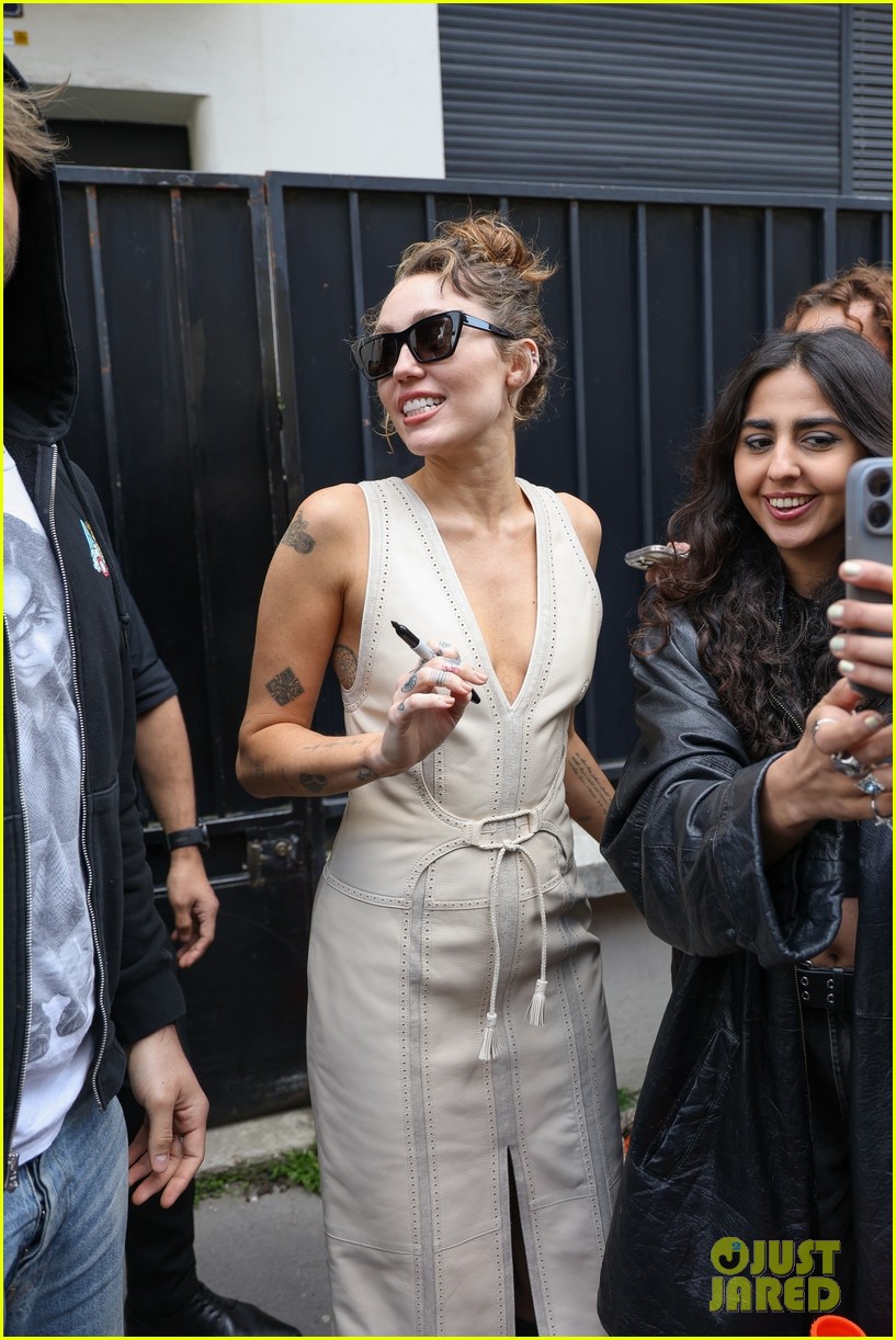 Miley Cyrus Rocks 5 Chic Outfits While Out & About in Paris!: Photo ...