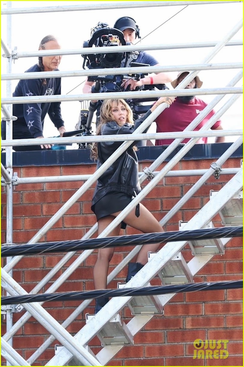 Miley Cyrus Films New Commercial in NYC Ahead of Upcoming Album 'Something Beautiful': Photo ...