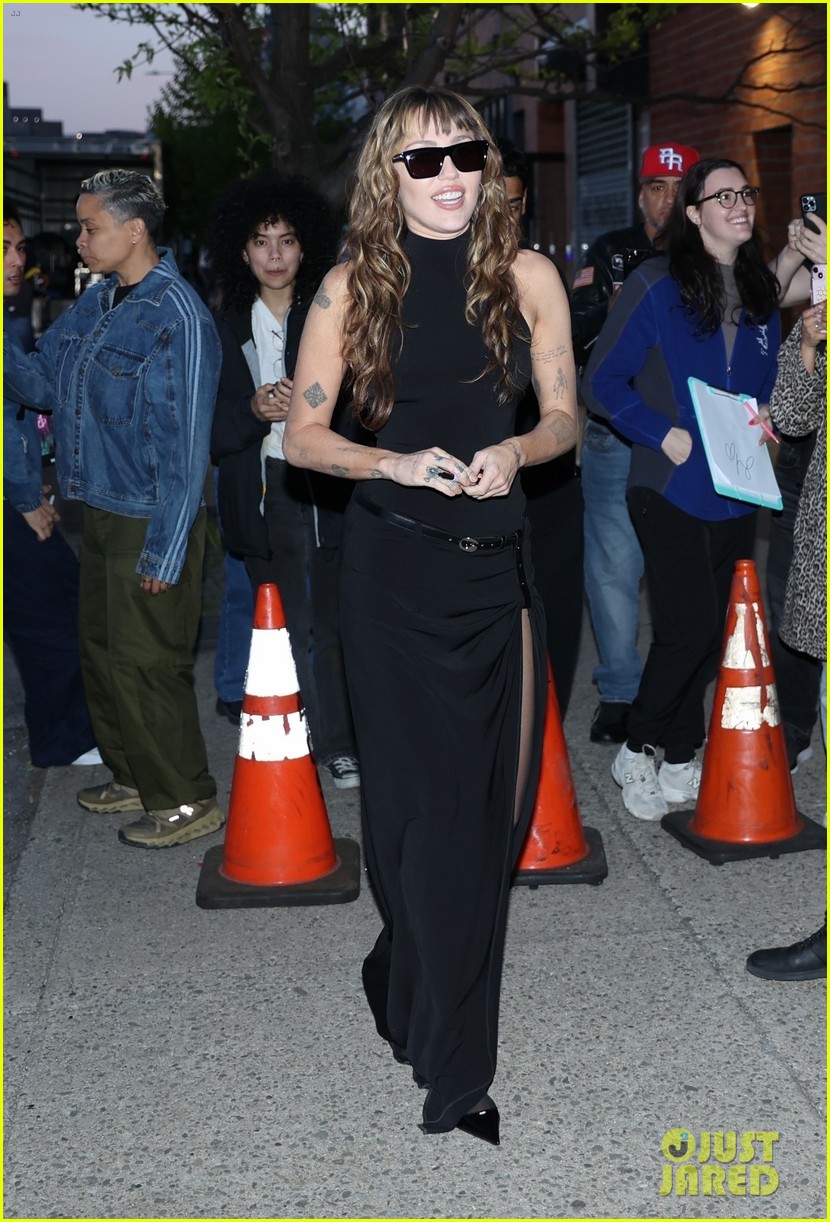 Miley Cyrus Films New Commercial in NYC Ahead of Upcoming Album ...