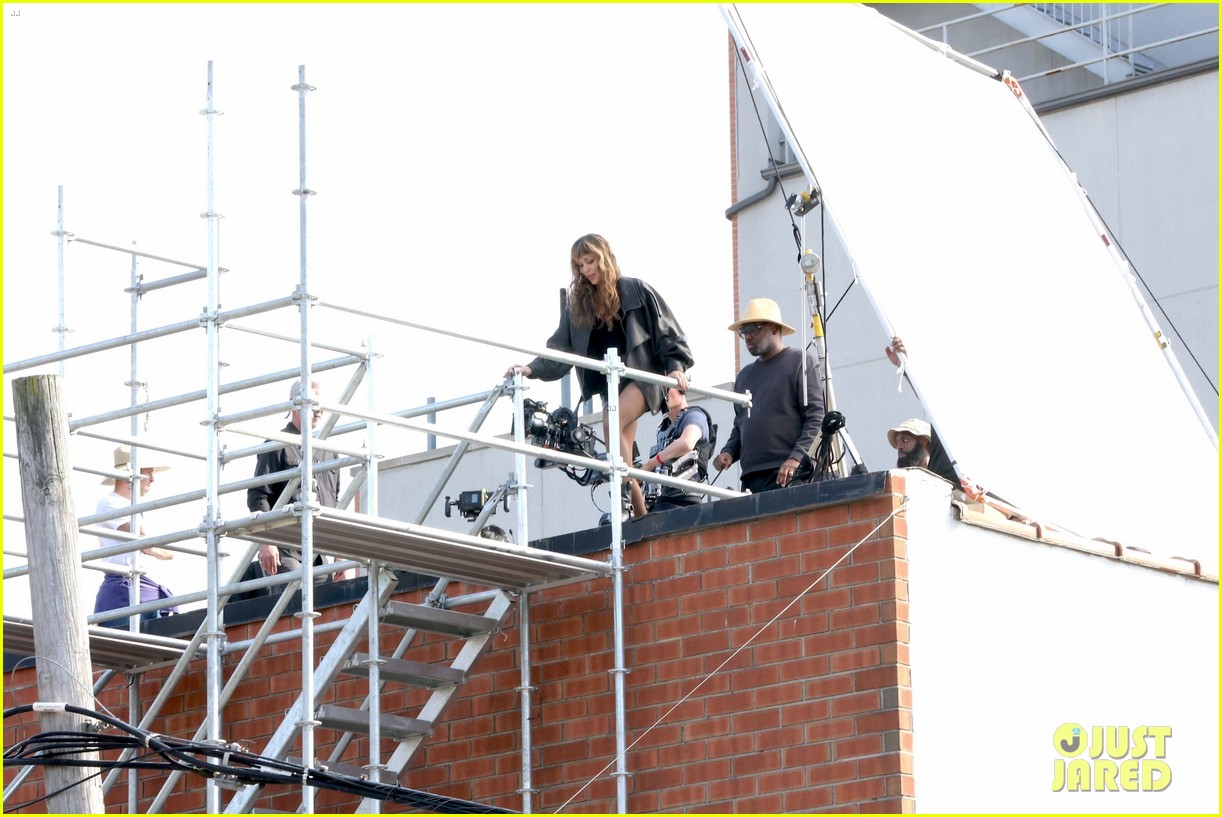 Miley Cyrus Films New Commercial in NYC Ahead of Upcoming Album 'Something Beautiful': Photo ...