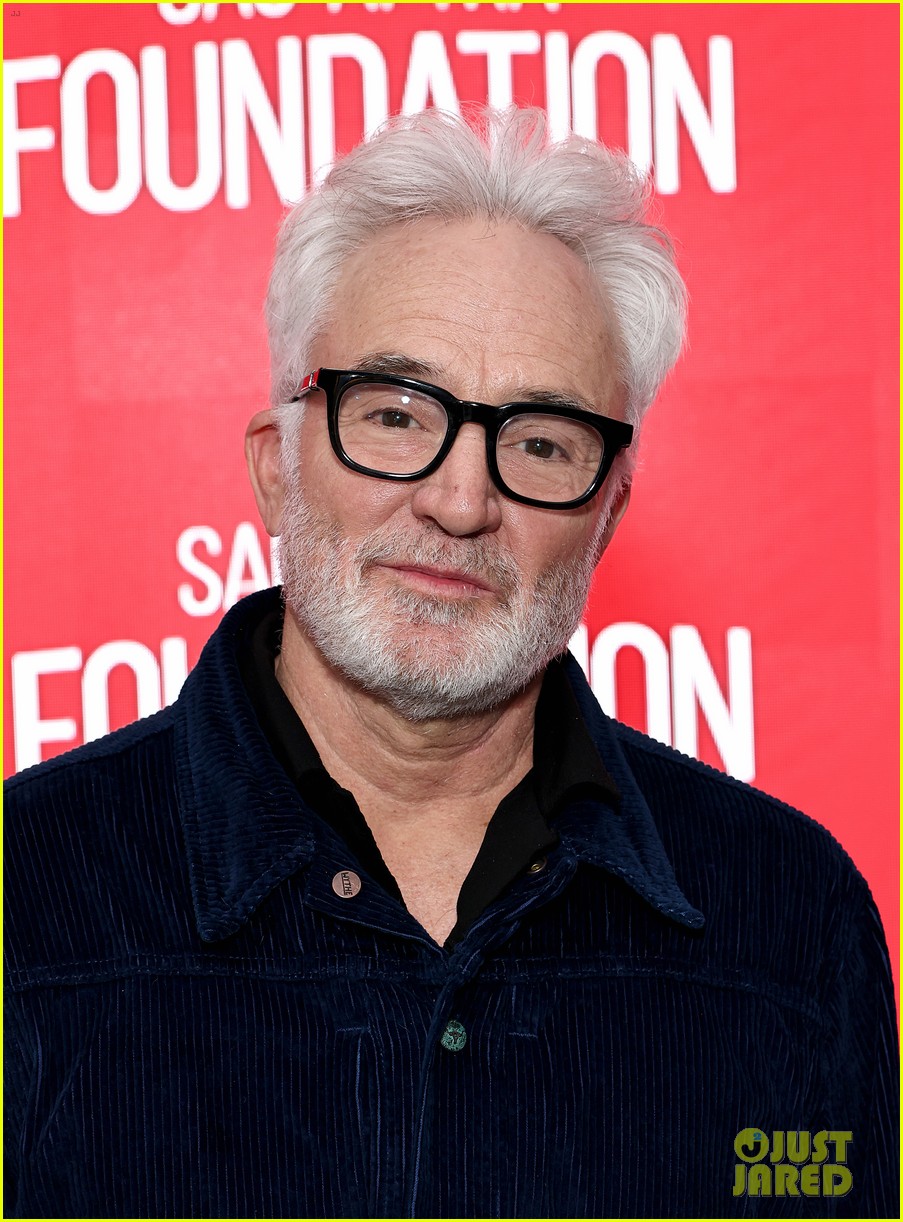 Elisabeth Moss Explains Why She Picked Josh Charles to Play Commander ...