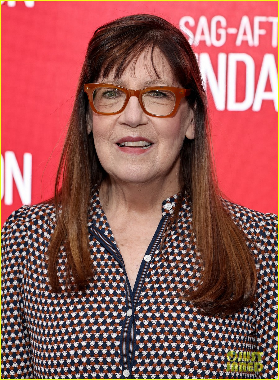 Elisabeth Moss Explains Why She Picked Josh Charles to Play Commander ...