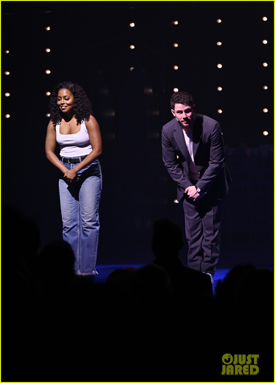 Nick Jonas Gets Support From Wife Priyanka Chopra & His Brothers at ...