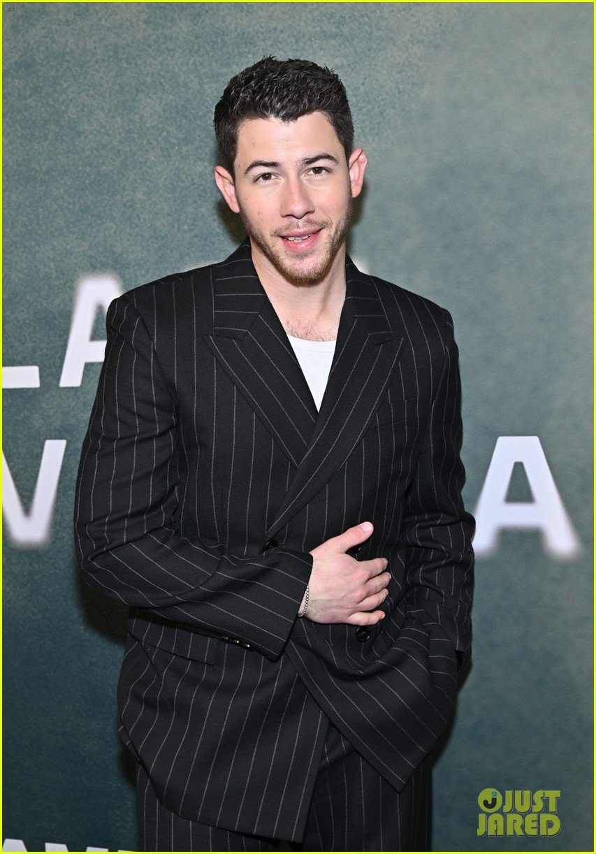 Nick Jonas Gets Support From Wife Priyanka Chopra & His Brothers at ...