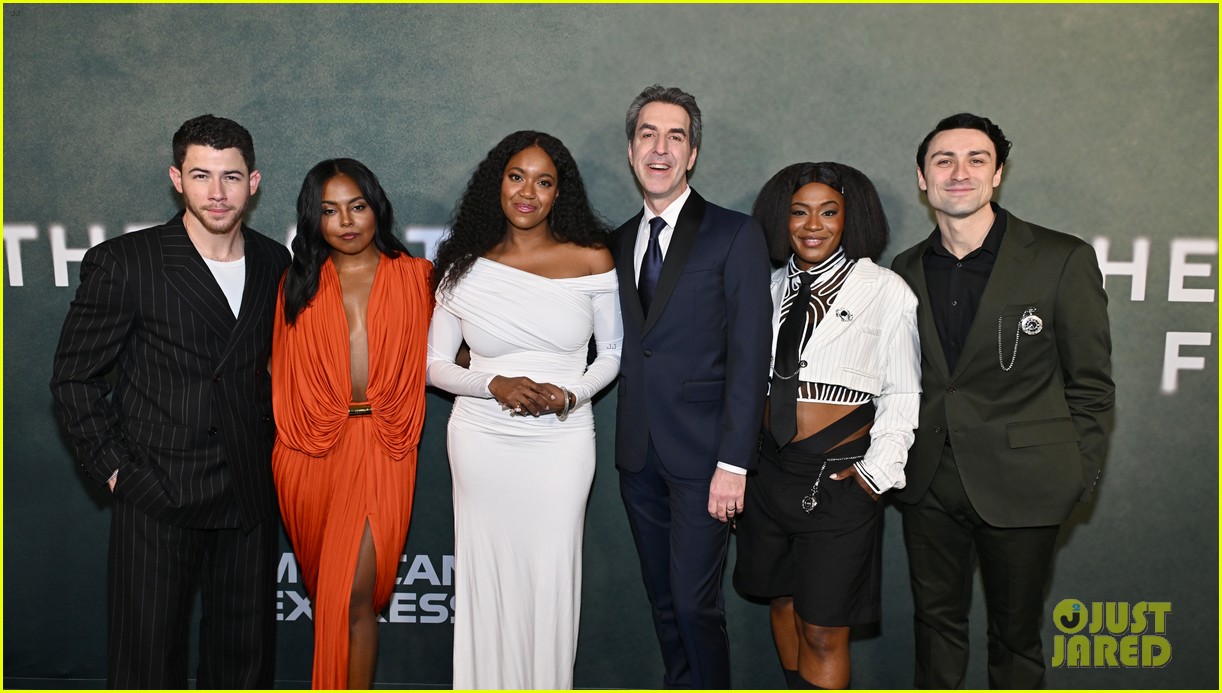 Nick Jonas Gets Support From Wife Priyanka Chopra & His Brothers at ...