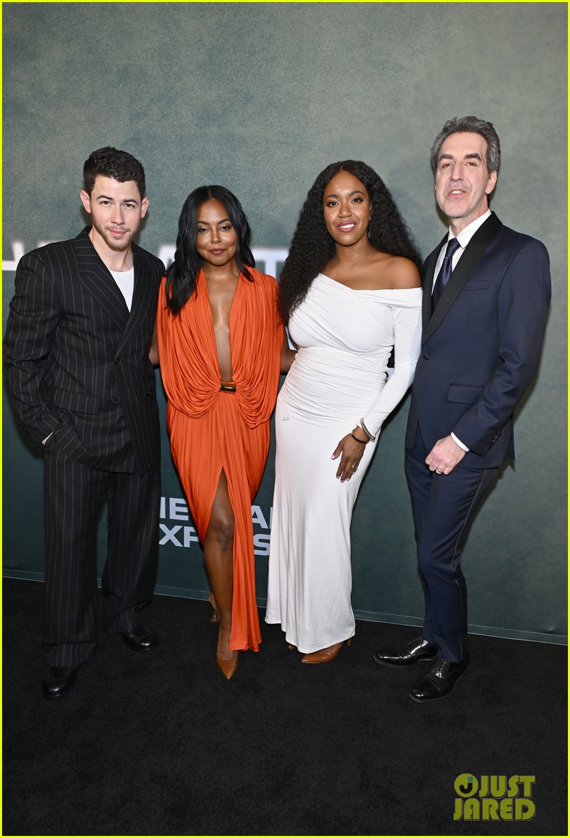 Nick Jonas Gets Support From Wife Priyanka Chopra & His Brothers at ...