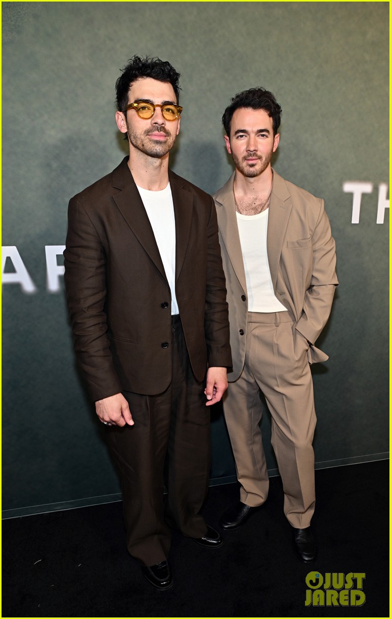 Nick Jonas Gets Support From Wife Priyanka Chopra & His Brothers at ...