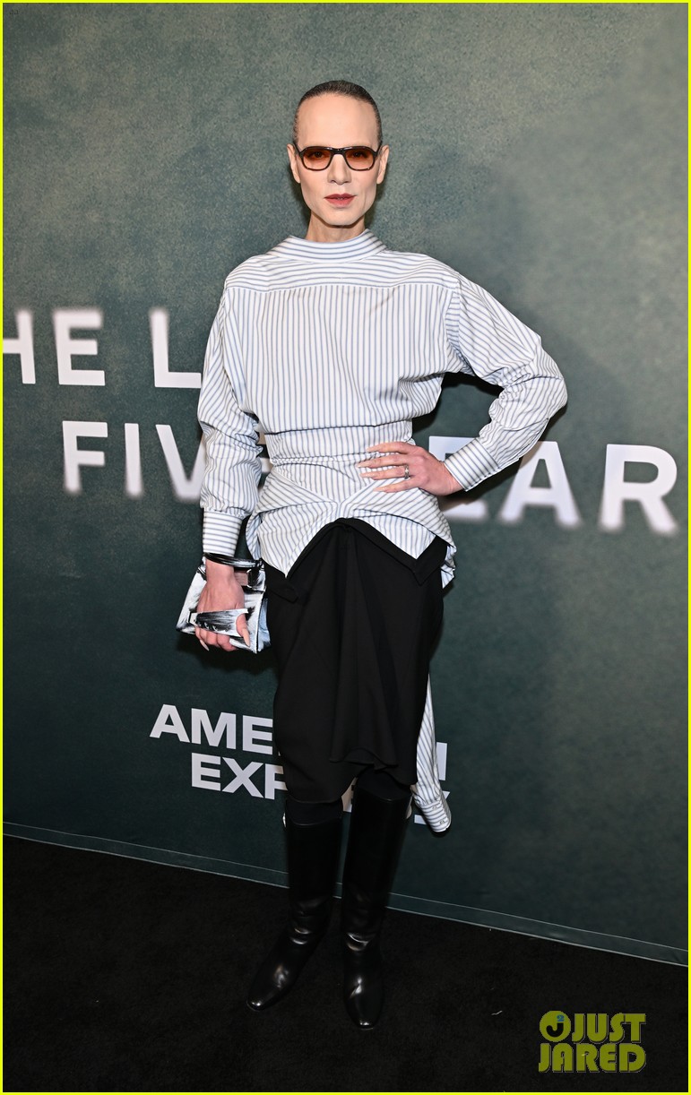 Nick Jonas Gets Support From Wife Priyanka Chopra & His Brothers at ...