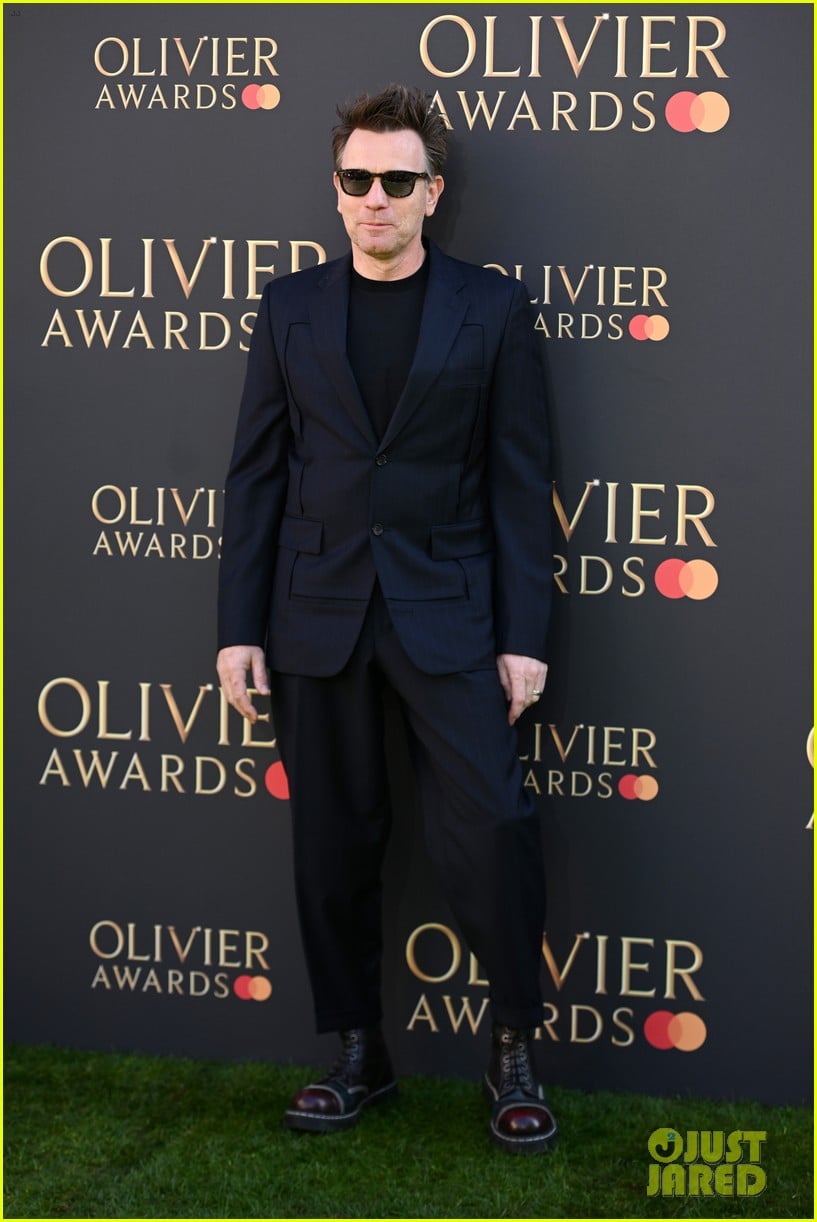 Marvel Stars Cate Blanchett, Tom Hiddleston & Hayley Atwell Serve as ...