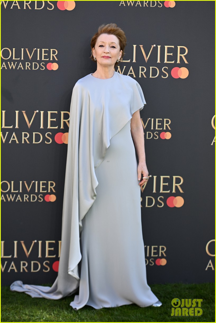 Marvel Stars Cate Blanchett, Tom Hiddleston & Hayley Atwell Serve as ...