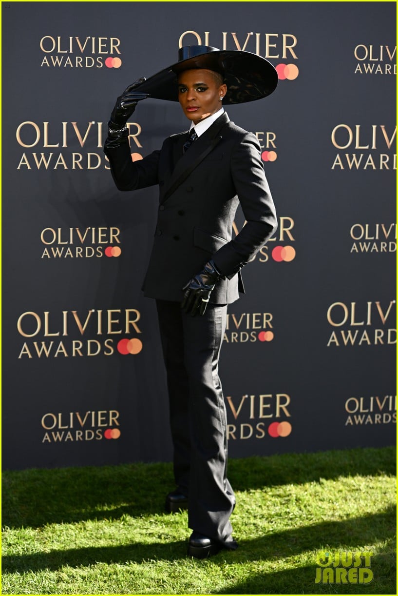 Marvel Stars Cate Blanchett, Tom Hiddleston & Hayley Atwell Serve as ...