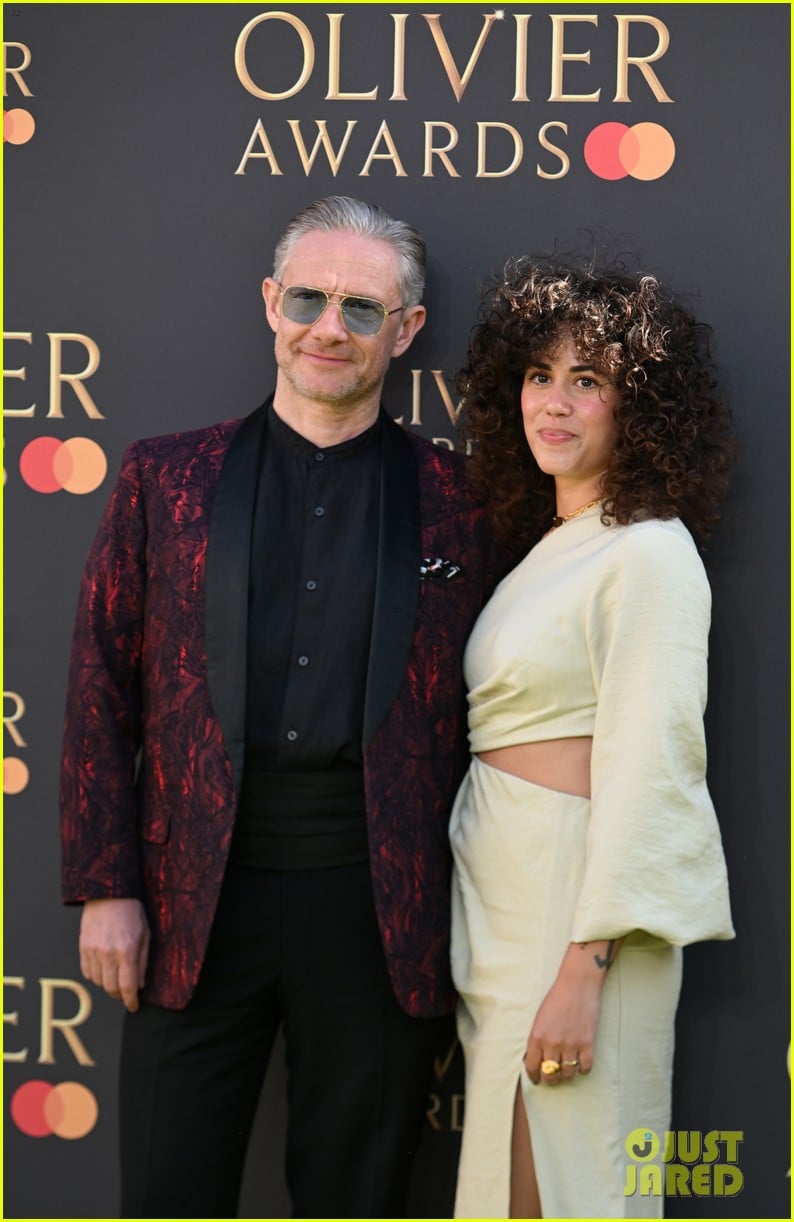 Marvel Stars Cate Blanchett, Tom Hiddleston & Hayley Atwell Serve as ...