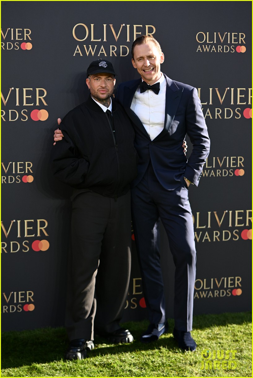 Marvel Stars Cate Blanchett, Tom Hiddleston & Hayley Atwell Serve as ...