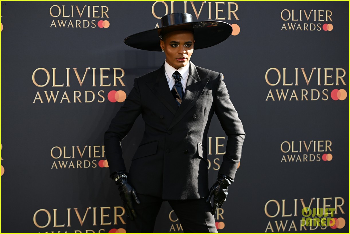 Marvel Stars Cate Blanchett, Tom Hiddleston & Hayley Atwell Serve as ...