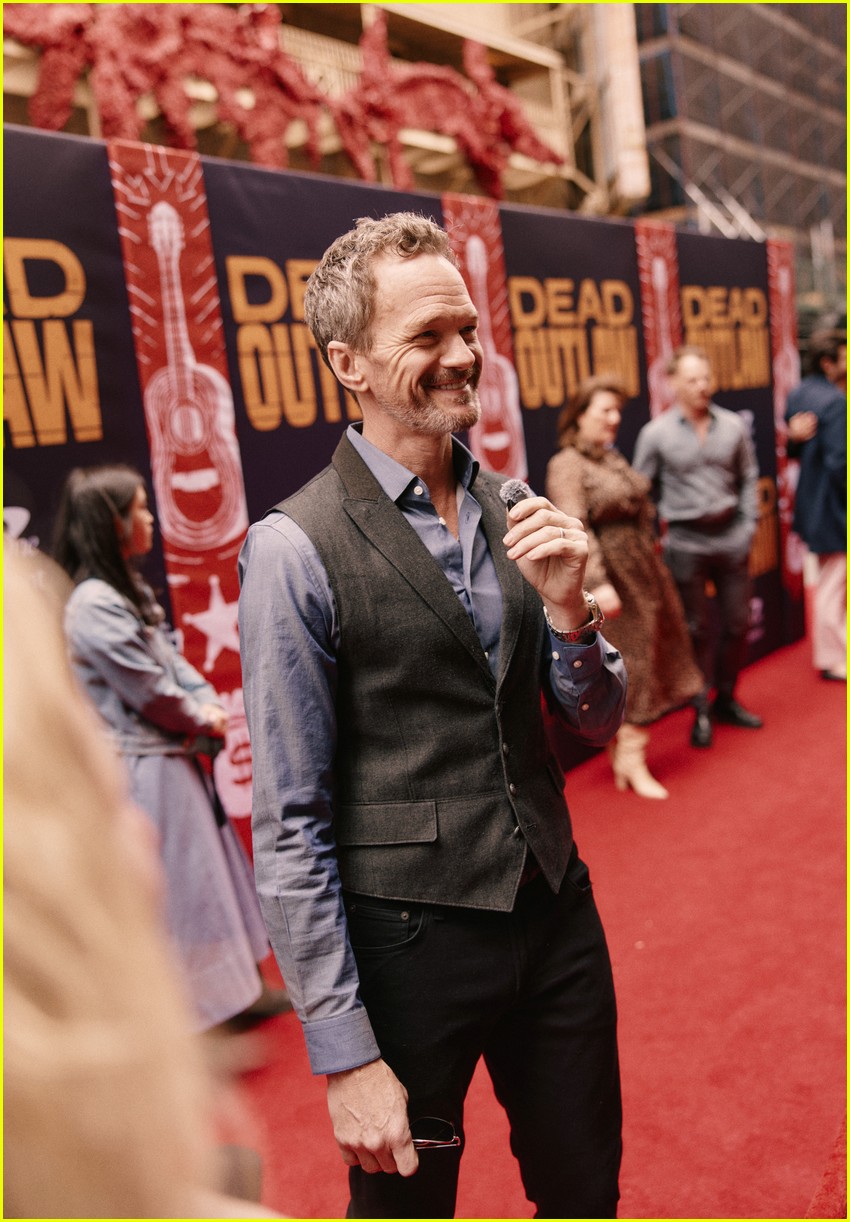 'Dead Outlaw' Stars Andrew Durand & Julia Knitel Lead a Star-Studded ...