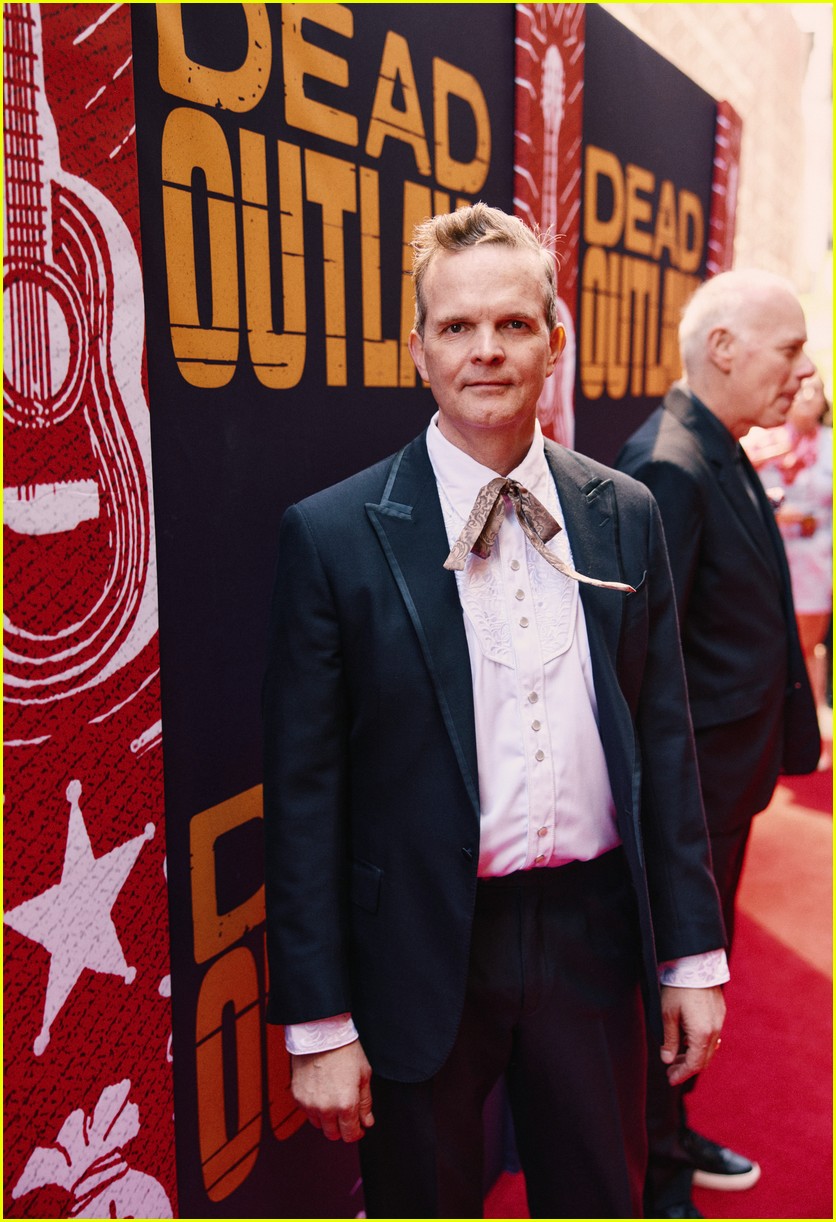 'Dead Outlaw' Stars Andrew Durand & Julia Knitel Lead a Star-Studded ...