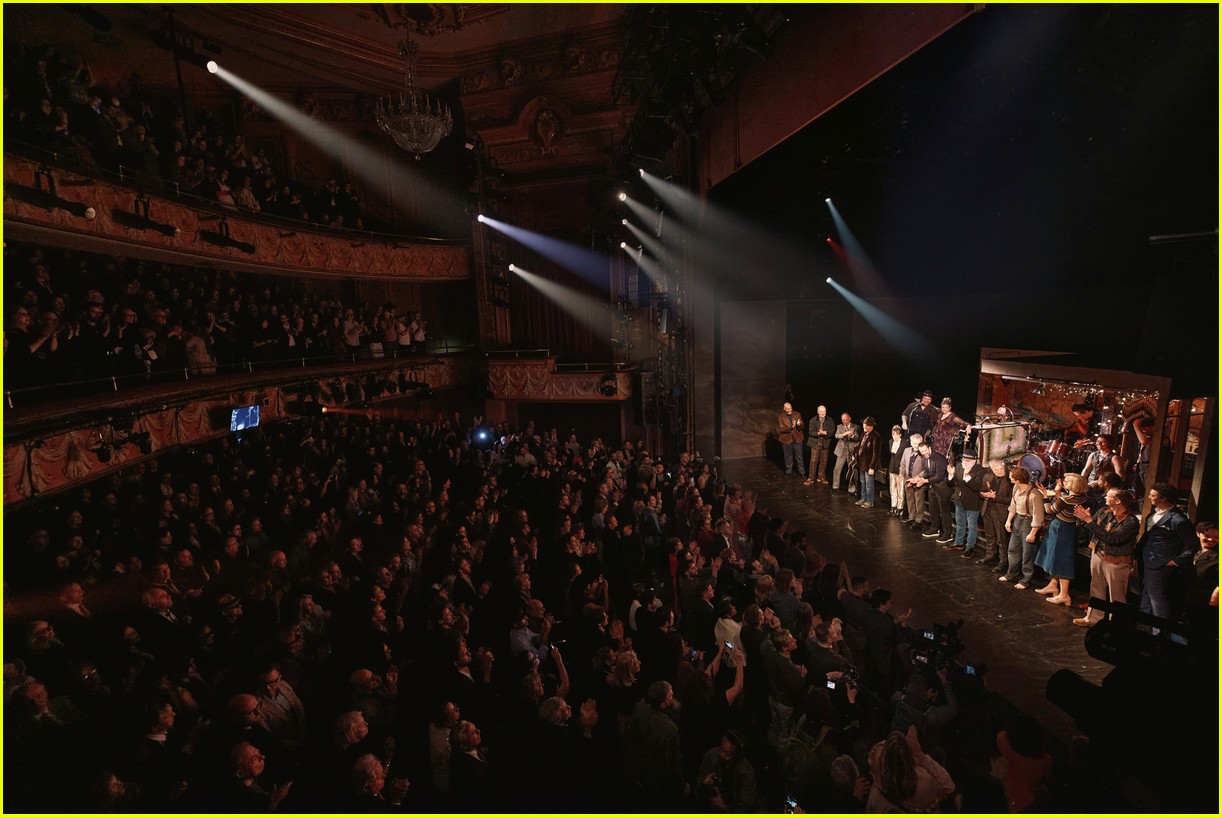 'Dead Outlaw' Stars Andrew Durand & Julia Knitel Lead a Star-Studded ...